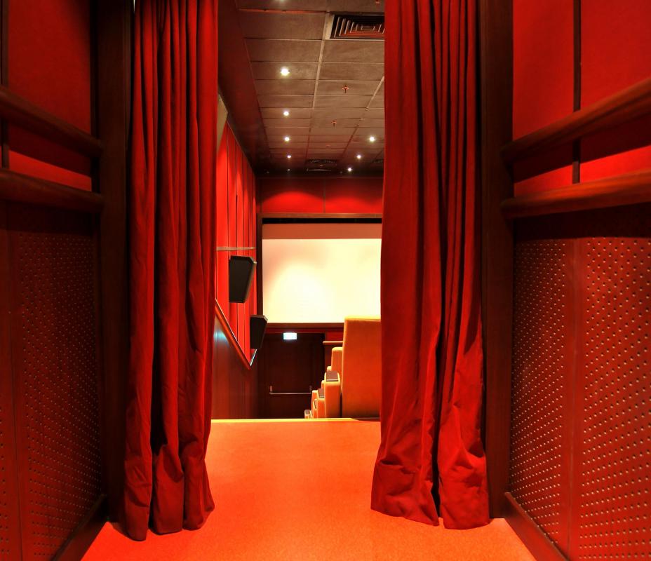 What is a Movie Screen? (with pictures)