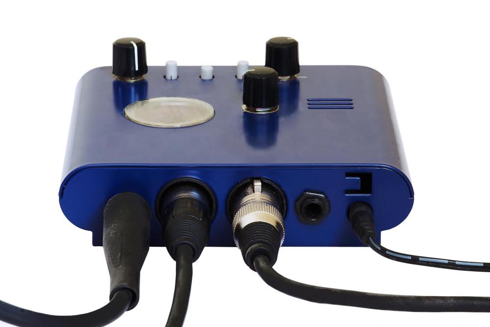 What is a Preamplifier? (with pictures)